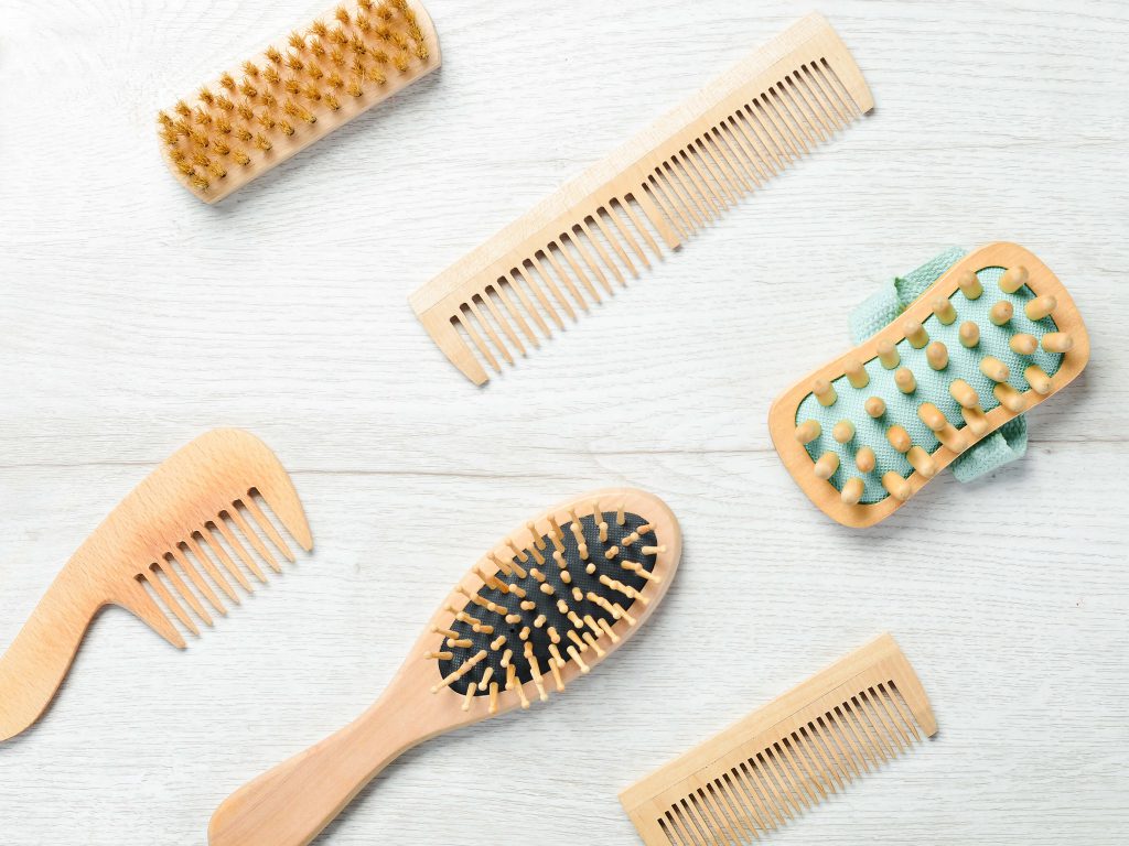 How to Choose a Beard Comb that Suits Your Skin - Free Bunni