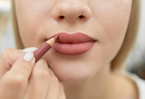 Lip Liner Hacks and Techniques for Fuller Lips - Free Bunni